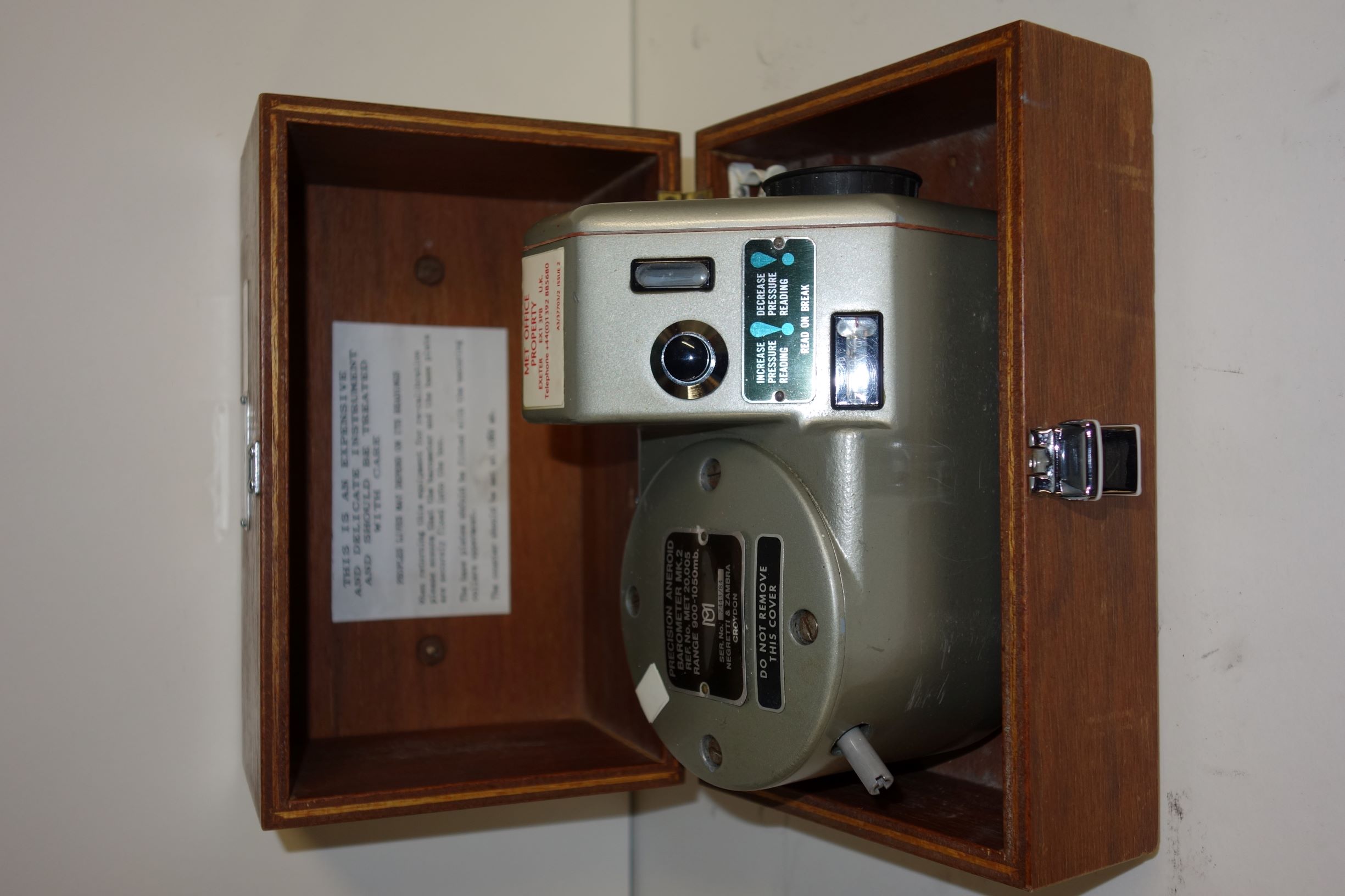 aneroid barometer accuracy